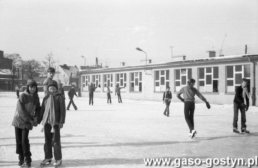 Szkolne lodowisko - GaSo - archiwalne zdjęcia Gostynia