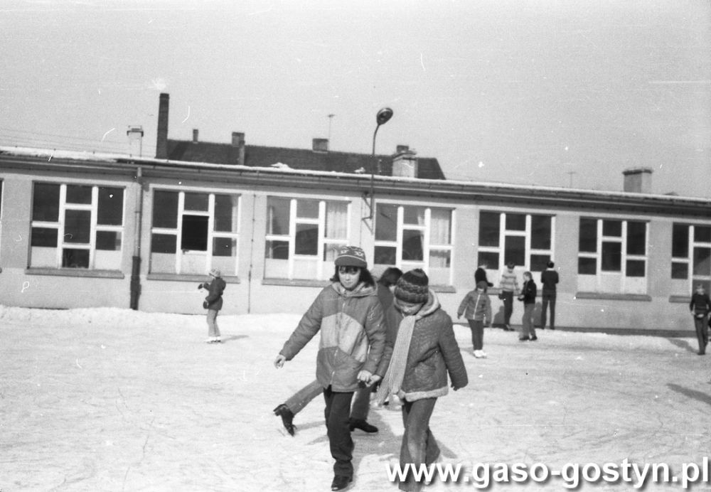 Szkolne lodowisko - GaSo - archiwalne zdjęcia Gostynia