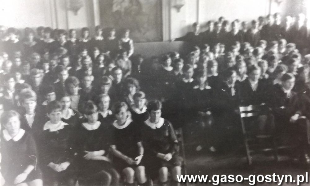 Grono profesorskie i młodzież - GaSo - archiwalne zdjęcia Gostynia